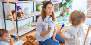 Agent de crèche : missions, qualités, salaire